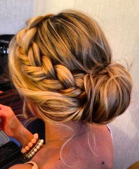 Graceful and Beautiful Low Side Bun Hairstyle Tutorials and Hair Looks - Pretty Designs