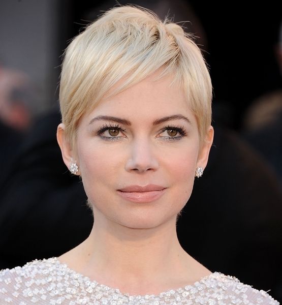 15 Amazing Hairstyles for Round Face Shape - Pretty Designs