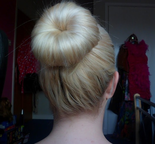 10 High Bun Tutorials: Cute Hairstyles for Everyday | Pretty Designs