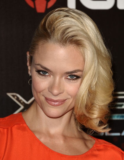 15 Stylish Hairstyles with Deep Side Part - Pretty Designs