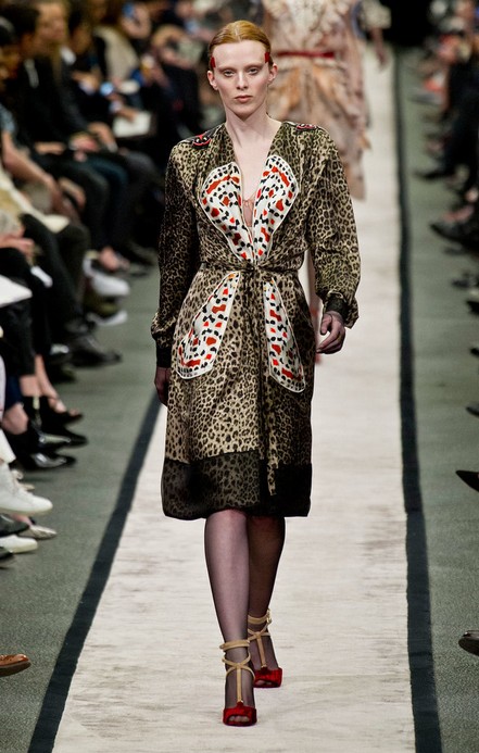 A Simple Collection of Givenchy Fall 2022 - Pretty Designs