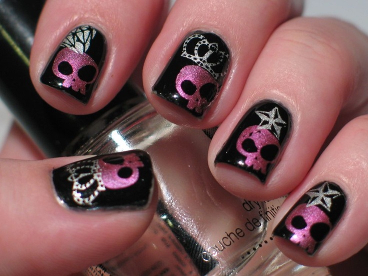 20 Skull Nail Designs to Rock the Season - Pretty Designs