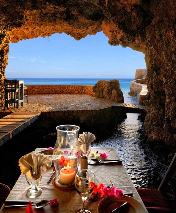 12 Romantic Ways to Set an Outdoor Table - Pretty Designs