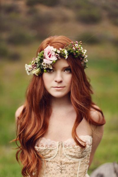 How to Use Flowers to Spice up Your Hairstyles - Pretty Designs