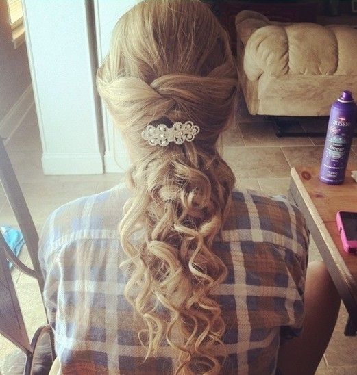 17 Fancy Prom Hairstyles for Girls - Pretty Designs