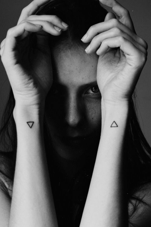 15 Tiny Tattoo Designs You Won’t Miss - Pretty Designs