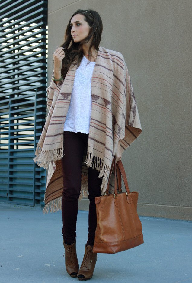 15 Highly Fashionable Poncho Outfit Ideas for Fall - Pretty Designs