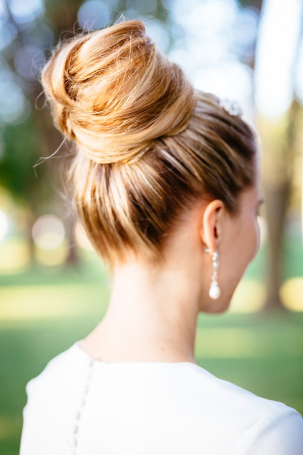 15 Elegant and Chic Sleek Updo Hairstyles for Women - Pretty Designs