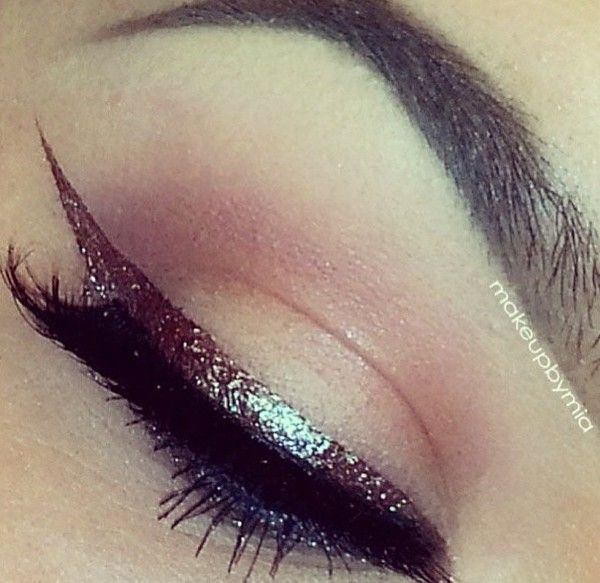 15 Glitter Eye Makeup Ideas for Spring - Pretty Designs