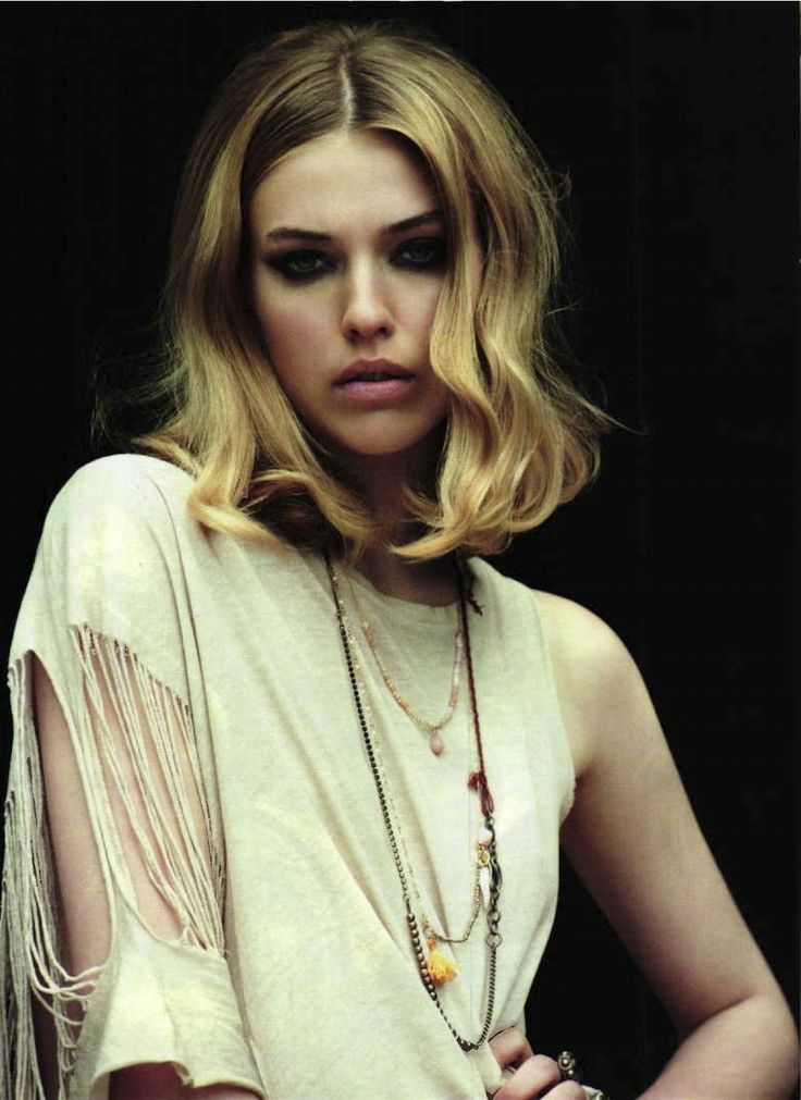 12 Pretty Mid-length Hairstyles for Women - Pretty Designs