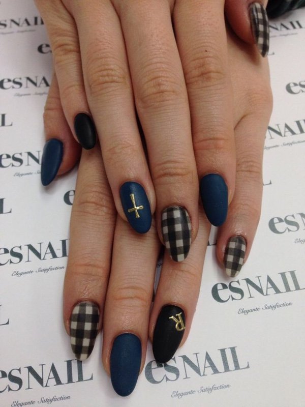 20 Classy Plaid Nail Design Ideas - Pretty Designs