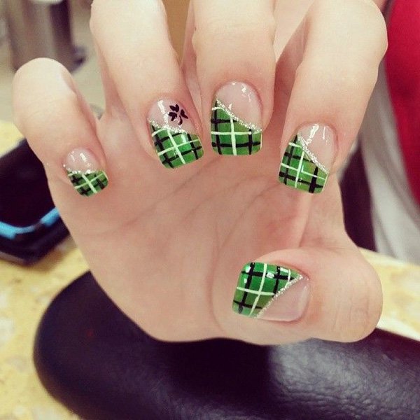 20 Classy Plaid Nail Design Ideas - Pretty Designs