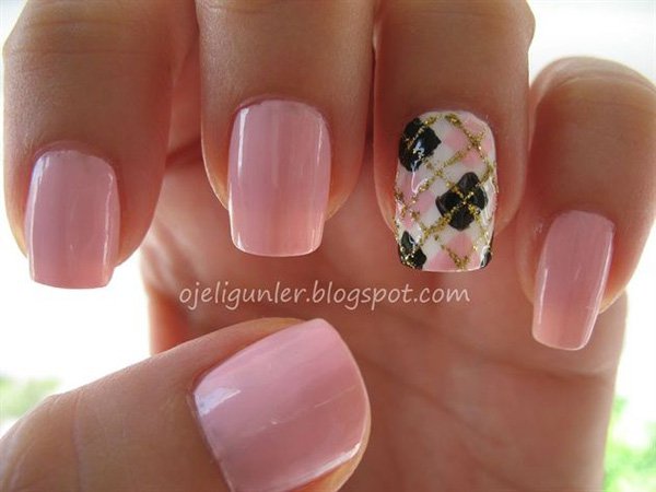 20 Classy Plaid Nail Design Ideas - Pretty Designs