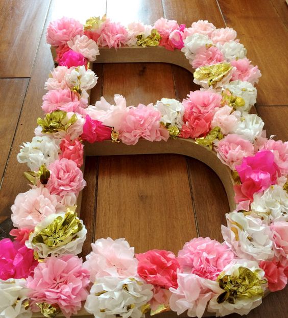 10 Dorm Room DIYs To Make Your Room Feel Homey - Pretty Designs