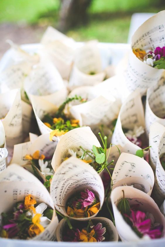 20 Wedding Ideas for Music Lovers - Pretty Designs