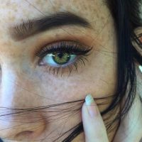 How to Draw On Freckles That Don't Look Fake - Pretty Designs