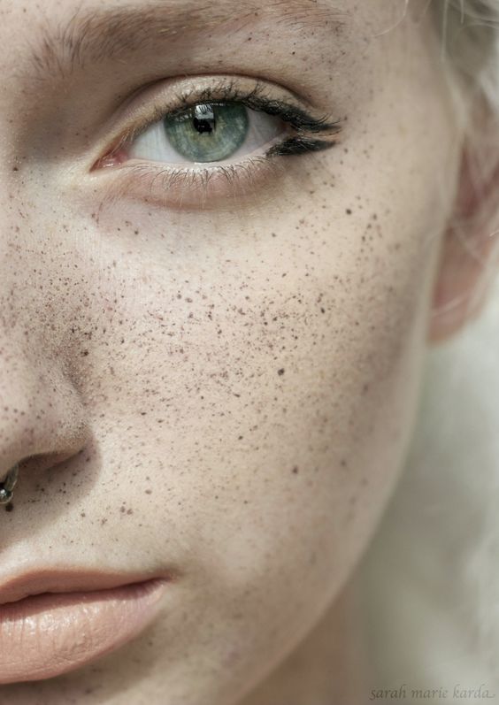 How to Draw On Freckles That Don't Look Fake - Pretty Designs