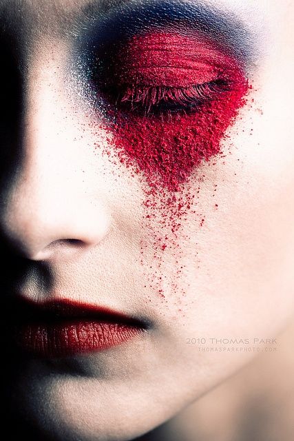 How to Use Loose Powder Eyeshadow - Pretty Designs