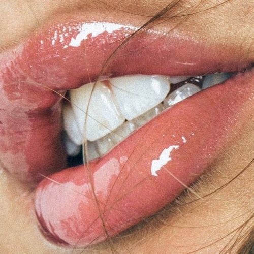 7 Tips for a Flawless Glossy Lip - Pretty Designs