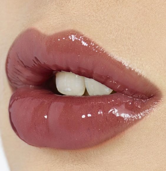 7 Tips for a Flawless Glossy Lip - Pretty Designs