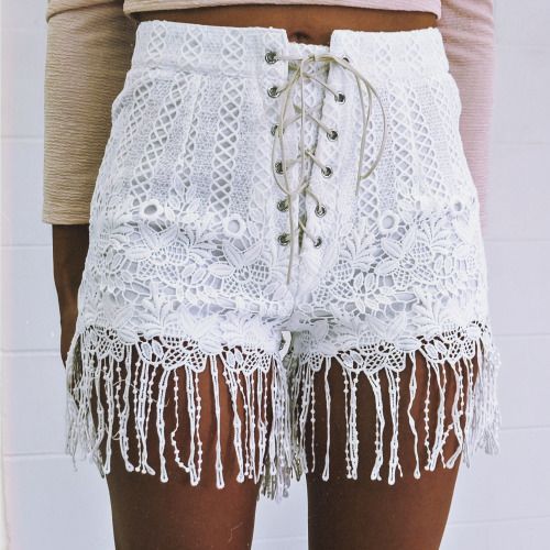 7 Great Ways to Wear Lace Tastefully - Pretty Designs