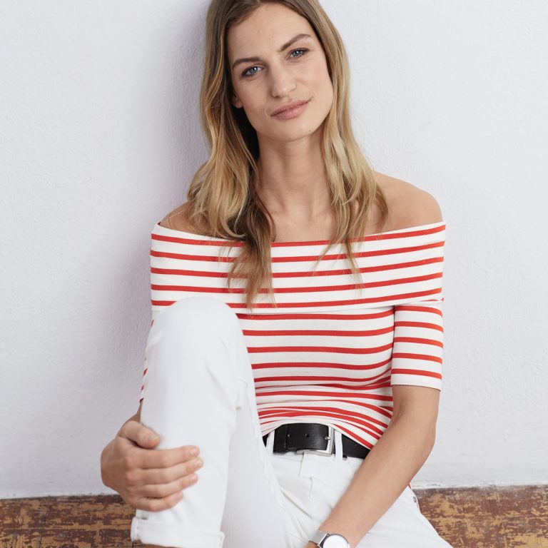 How to Pull Off Off The Shoulder Shirts - Pretty Designs