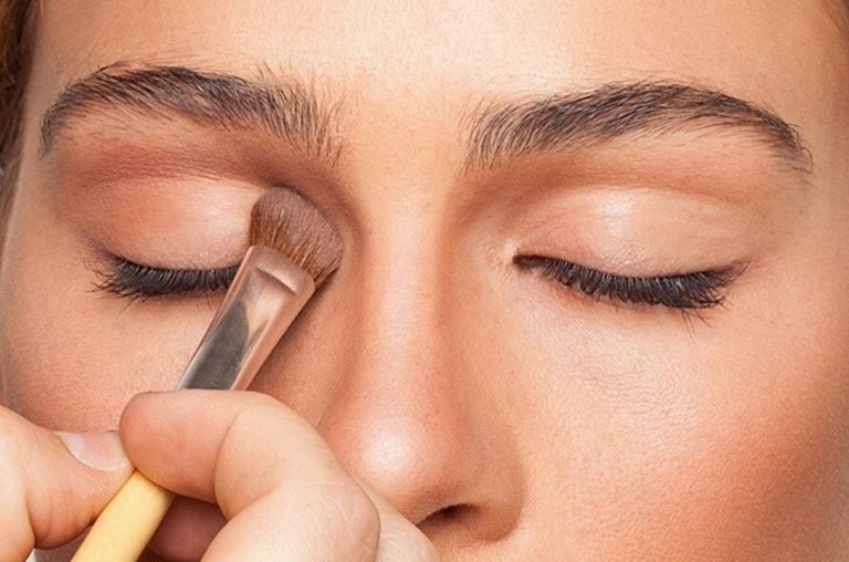 Beginners Guide to Eye Contouring: Eye Contouring 101 - Pretty Designs