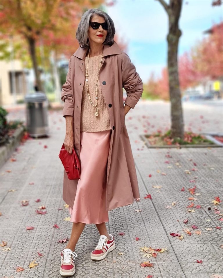 25 Casual Outfit Ideas for Women Over 60 - Pretty Designs