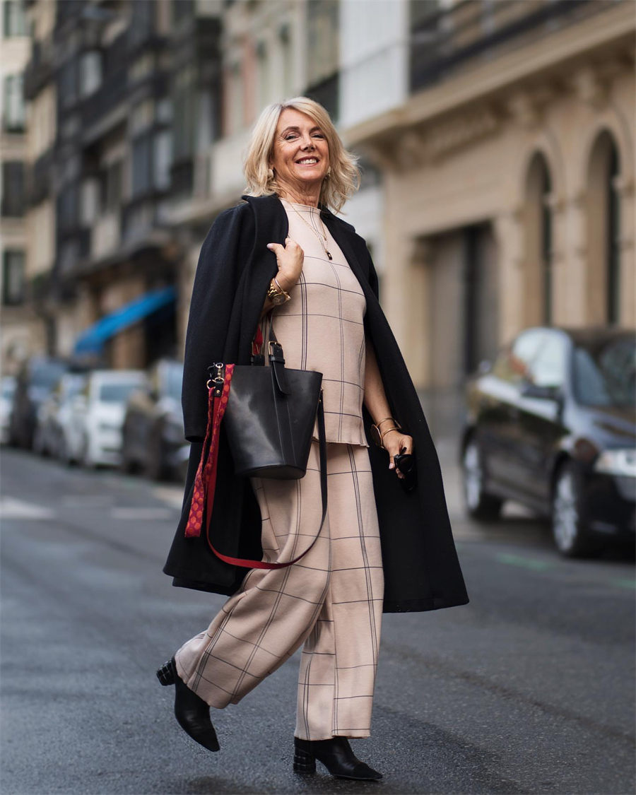 25 Casual Outfit Ideas for Women Over 60 - Pretty Designs