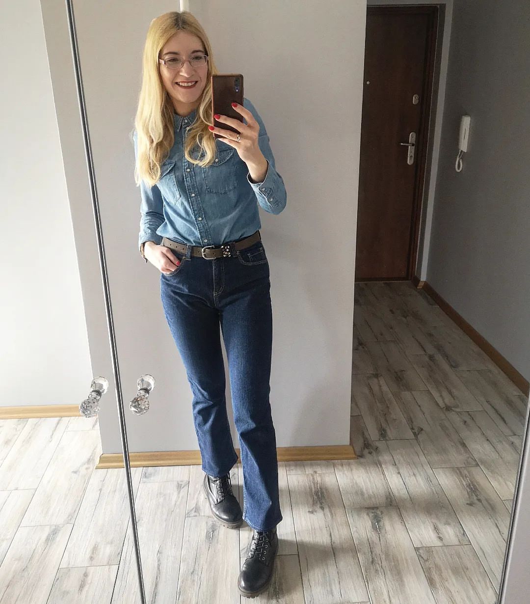 17 Cute Denim Shirt Outfit Ideas for Women - Pretty Designs