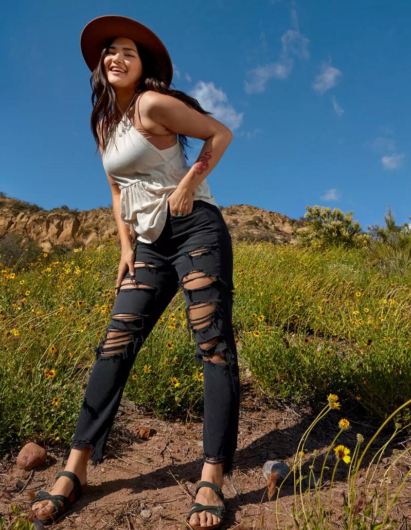 How to Style Mom jeans - Pretty Designs