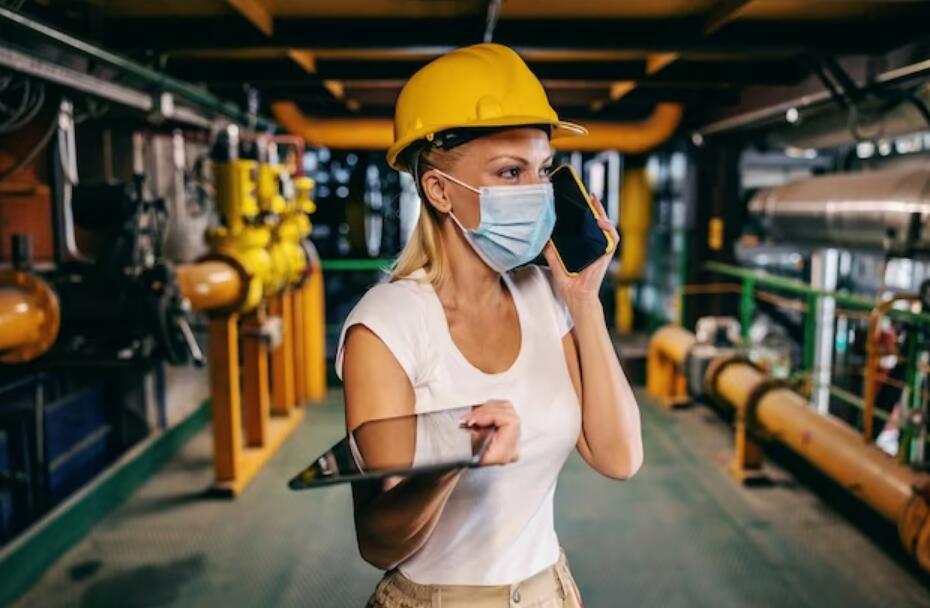 Employee Uniforms: Powerful Benefits and Outfit Ideas - Pretty Designs